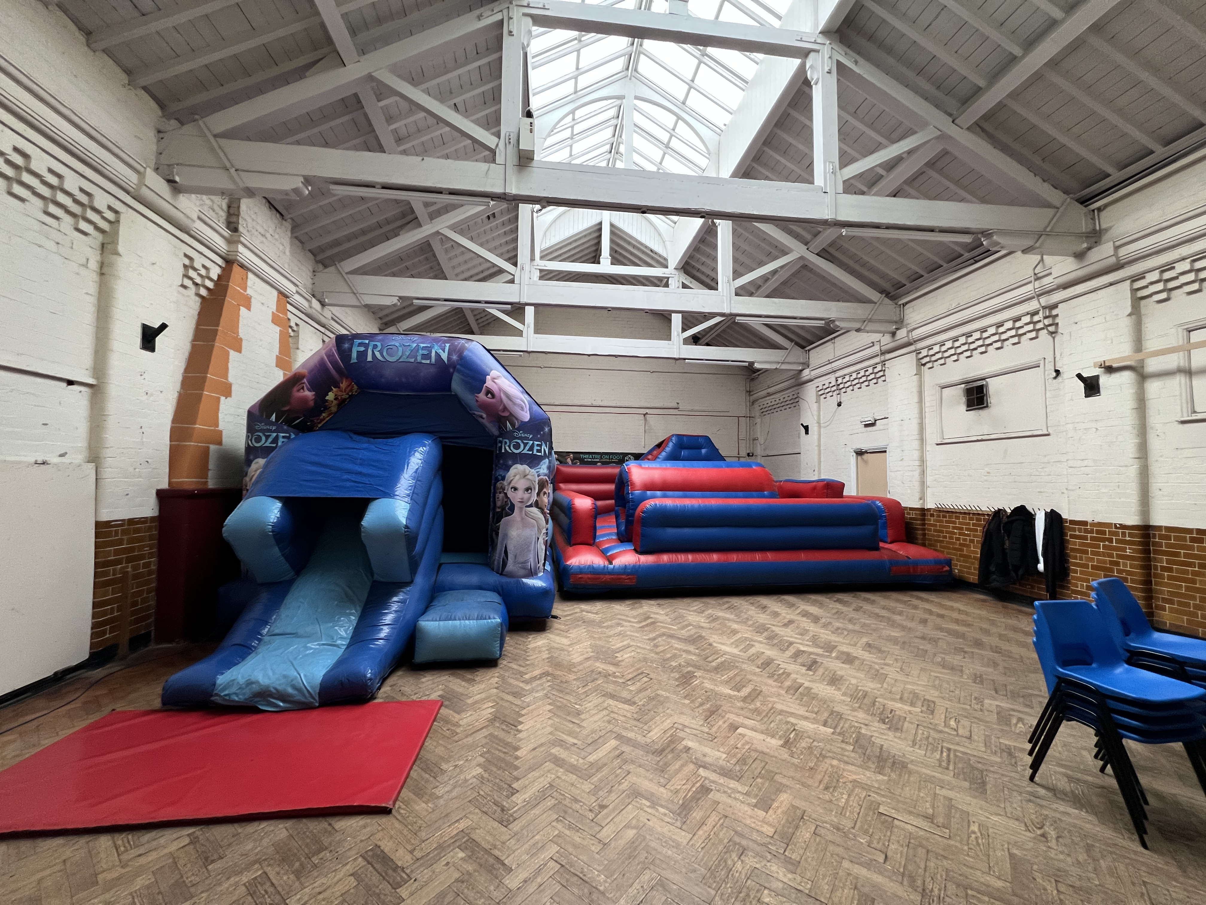 Bouncy Castles Liverpool | Indoor Venue & Obstacle Course Hire – Bounc